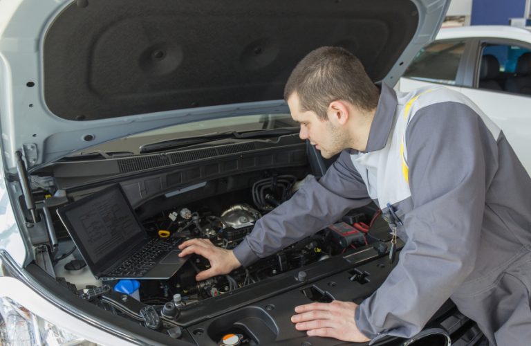 Enrolled in Auto Mechanic School? Here’s How Car Electrical Systems Work!