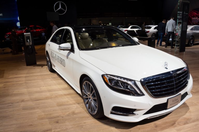 Learn Why Mercedes Swapped Assembly Line Robots for Humans